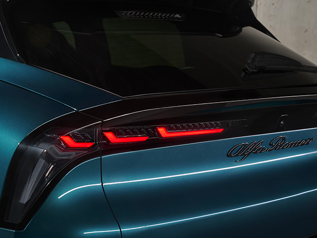 Alfa Romeo Junior Ibrida: Exterior and Interior | Alfa Romeo IE