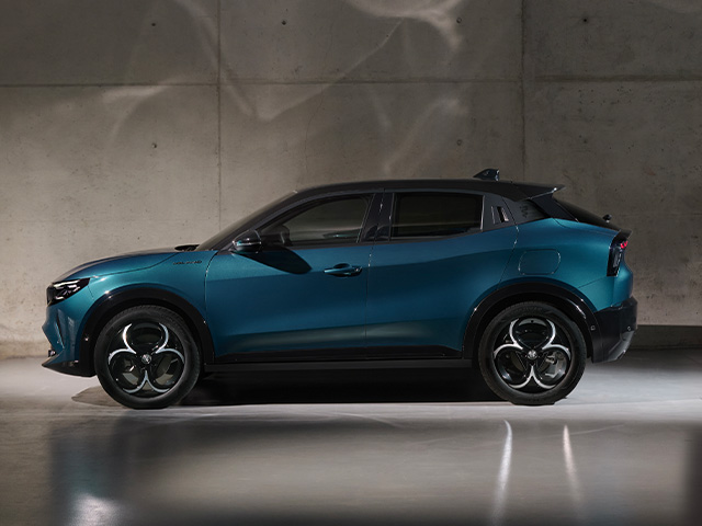 Alfa Romeo Junior Ibrida: Exterior and Interior | Alfa Romeo IE