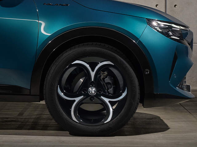 Alfa Romeo Junior Ibrida: Exterior and Interior | Alfa Romeo IE