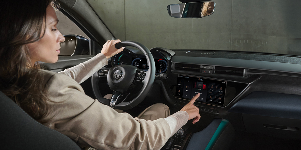 Alfa Romeo Junior Ibrida: Exterior and Interior | Alfa Romeo IE